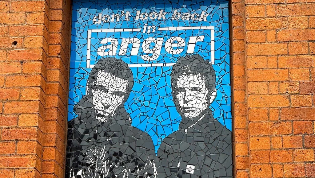 89FM - A Rádio Rock - Mural icônico de Manchester ganha homenagem ao ...